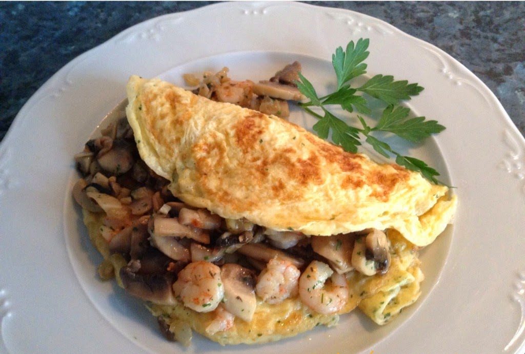 Tortilla francesa rellena de champiñones y gambas • Clínicas Obésitas